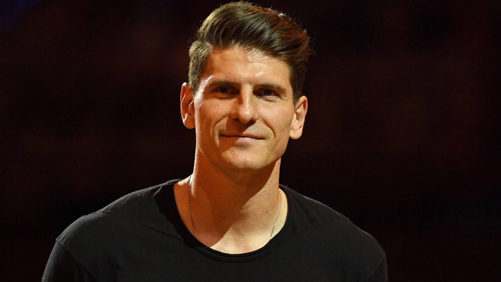 O Retorno de Mario Gomez: Estrela Alemã Prestigia Jogo no Beira-Rio ...